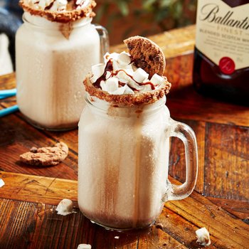 Mixing Milk and Whisky - Cocktail Recipes - Ballantine's