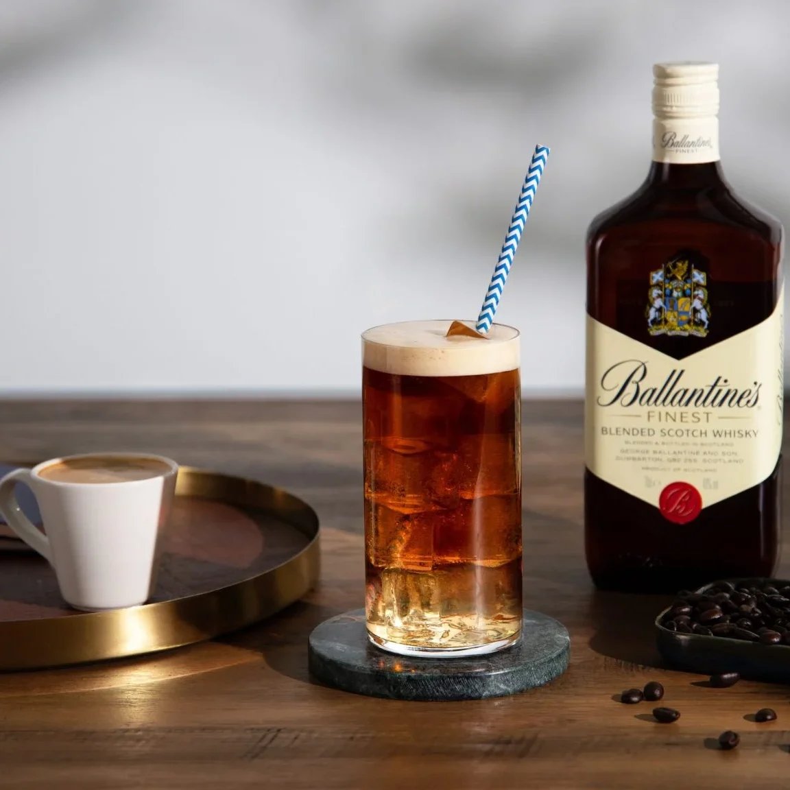 Las 17 mejores mezclas para beber con whisky escocés - Ballantine's ES