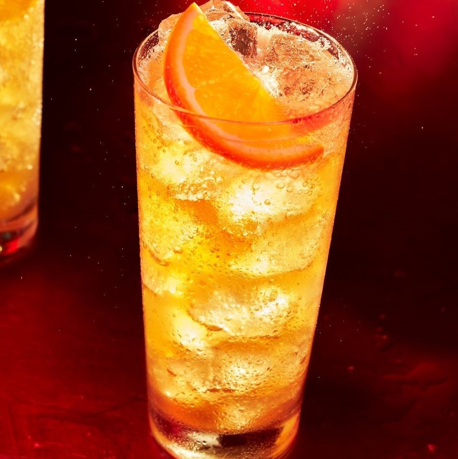 Las 17 mejores mezclas para beber con whisky escocés - Ballantine's ES